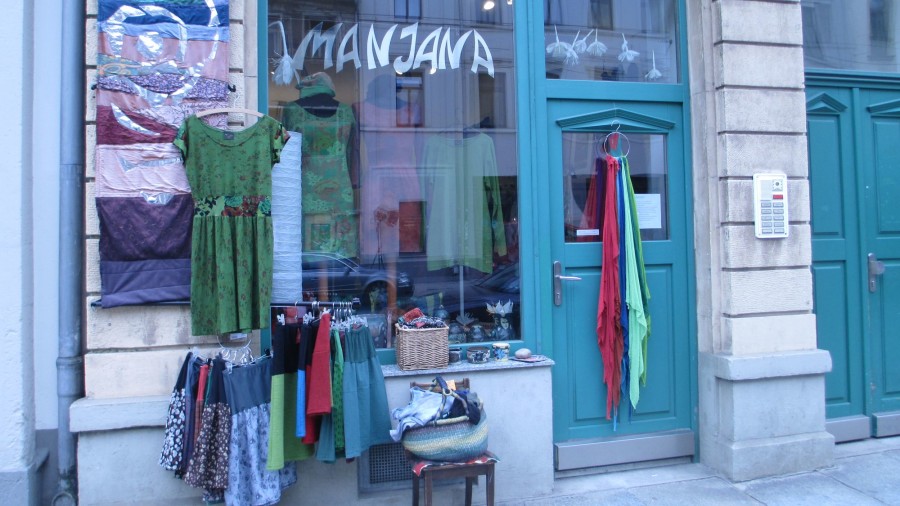 Manjana - Modelädchen auf der Bautzner Straße