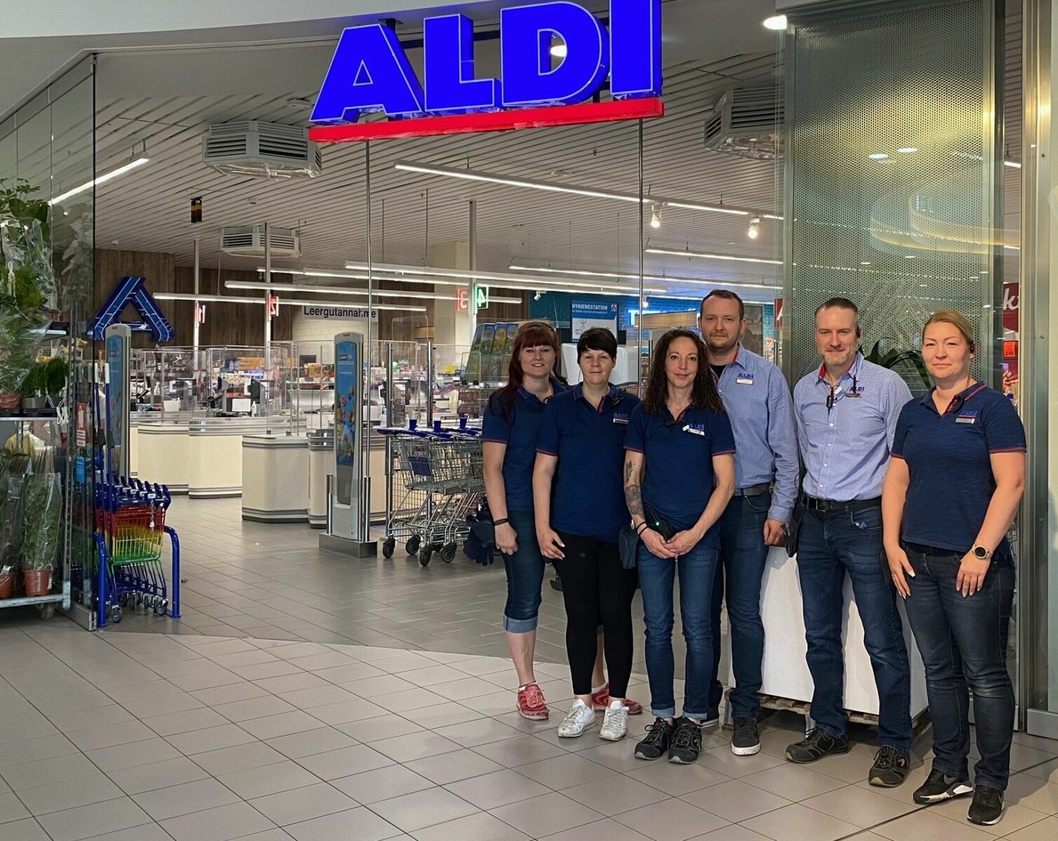 Frisch, gut und preiswert: ALDI im Simmel Center am Albertplatz ...
