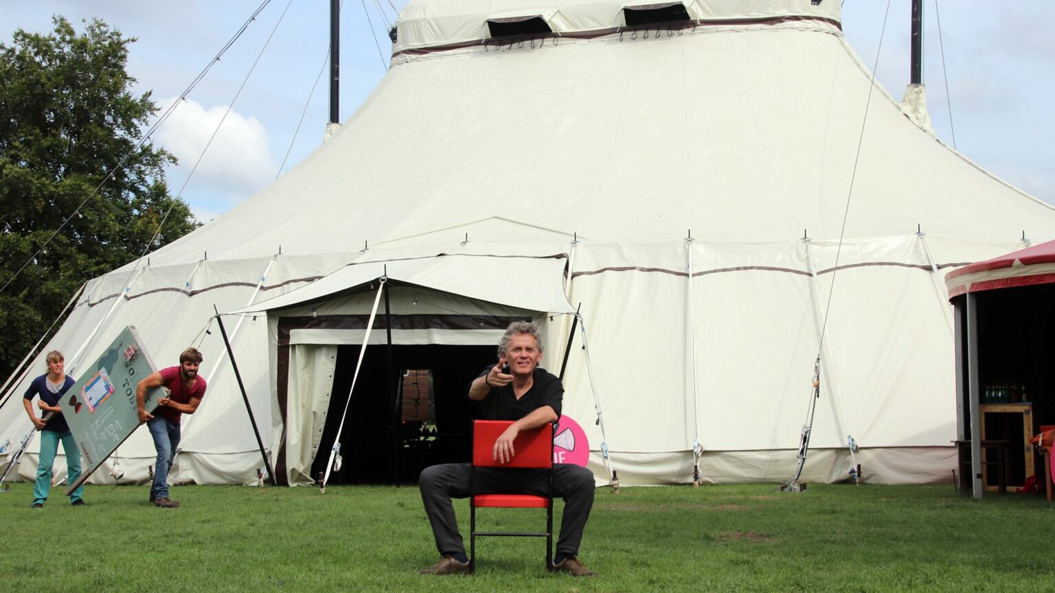 Zirzensisches Theater auf Alaunplatz - Neustadt-Geflüster