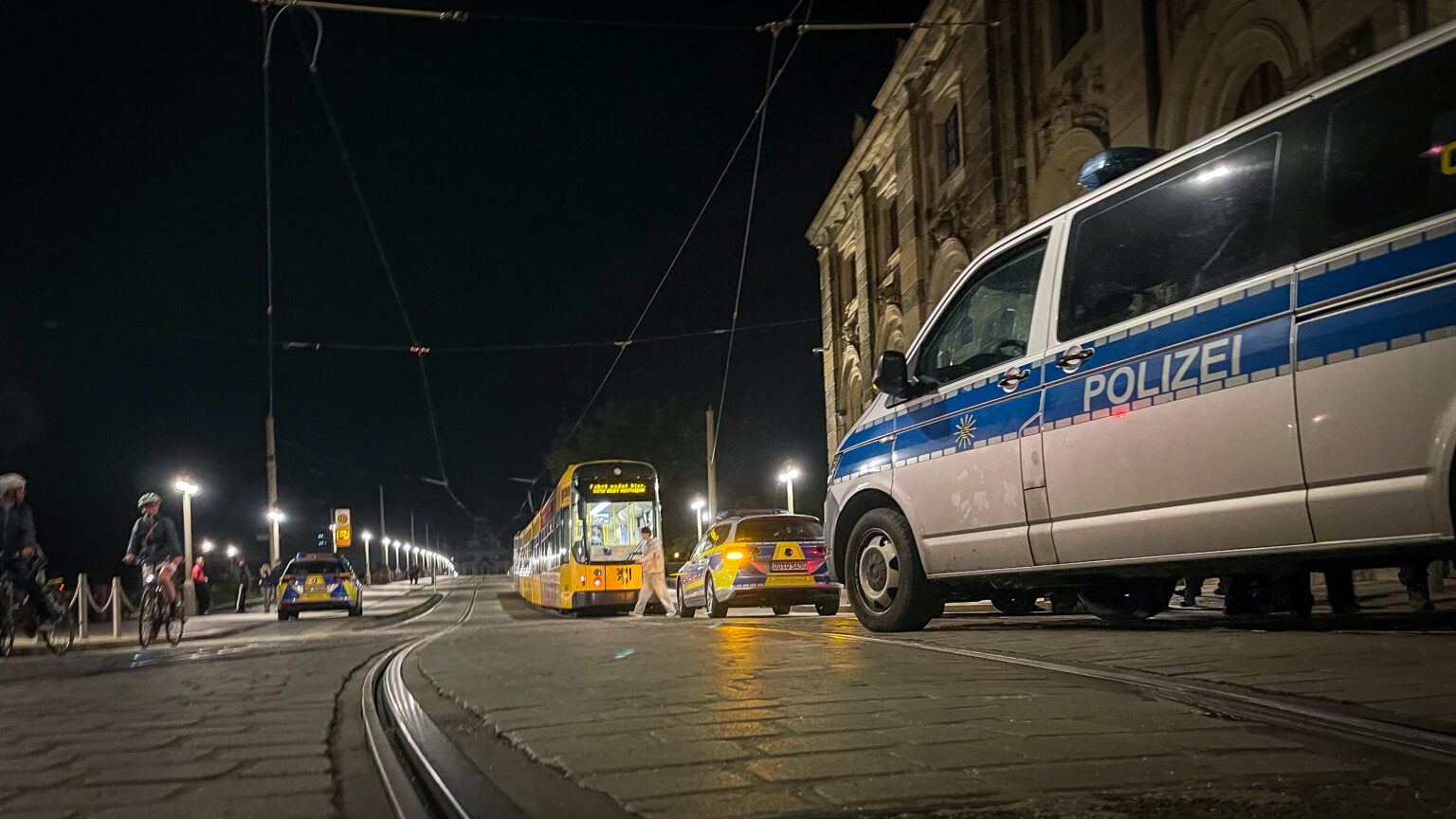 Messerangriff in Linie 7 - ein Täter festgenommen, einer auf der Flucht - Neustadt-Geflüster